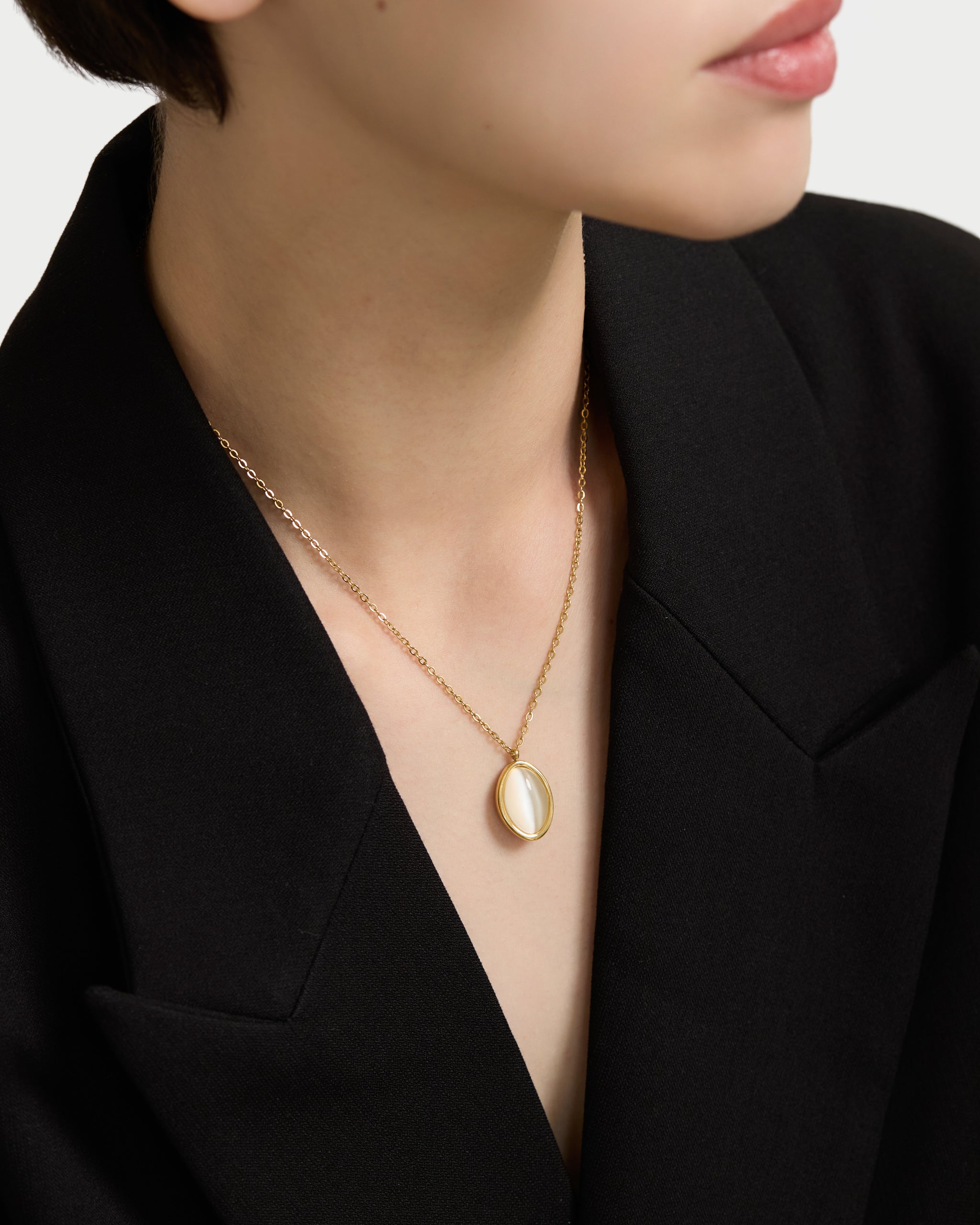 オーバルストーンネックレス